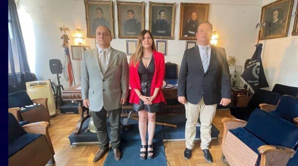 Teniente 1° Carolina Lazo fue elegida primera Capitán en el CBS para ...