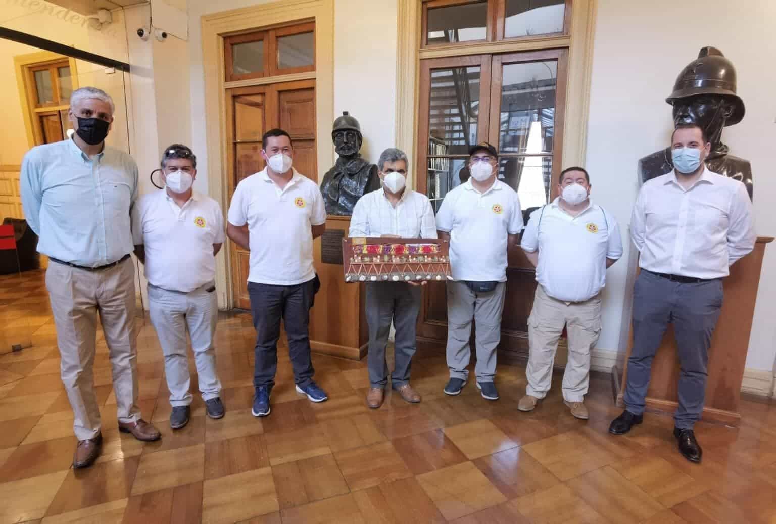 Oficiales del Cuerpo de Bomberos de Castro visitaron el Cuartel General ...