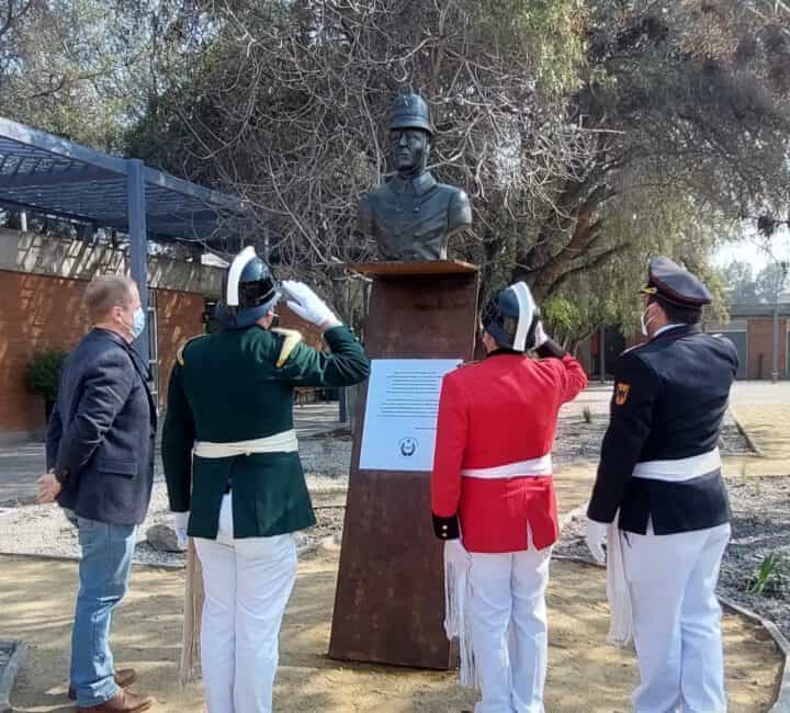 El CBS develó busto en homenaje al Comandante Mártir Máximo Humbser ...